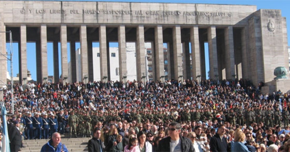 Bajo un sol patrio, una multitud festejó el Bicentenario en el ...