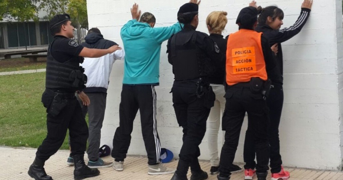 Identificación y cacheos en la calle, una fortaleza de la PAT | Rosario3