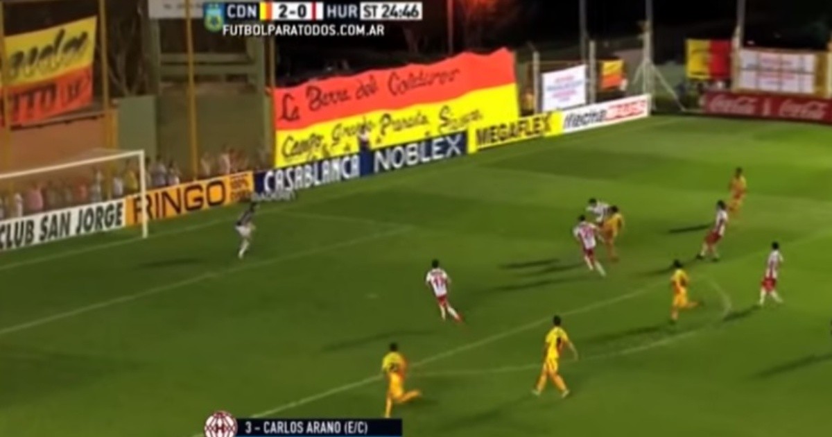 ¡Al ángulo! Increíble gol en contra de defensor de Huracán | Rosario3