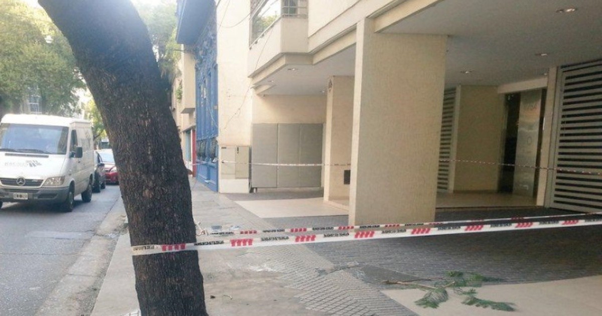 Cayó un vidrio del décimo piso y terminó hiriendo a un peatón | Rosario3
