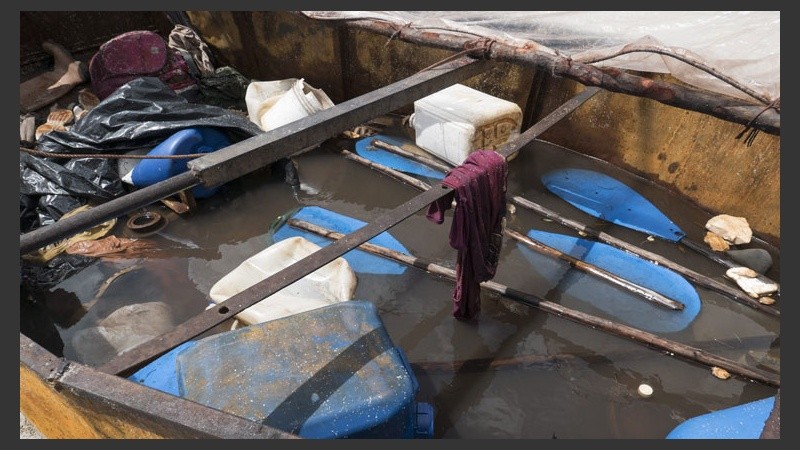 Así es la balsa donde 12 inmigrantes cubanos llegaron a Miami | Rosario3