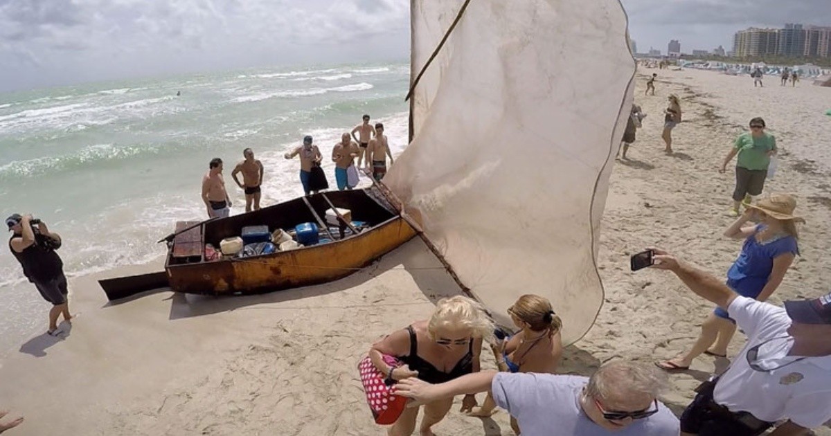 Así es la balsa donde 12 inmigrantes cubanos llegaron a Miami | Rosario3