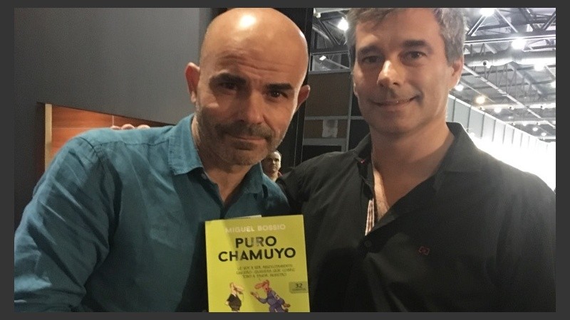 "Puro chamuyo", un libro de cuentos con foco en el Mundial | Rosario3