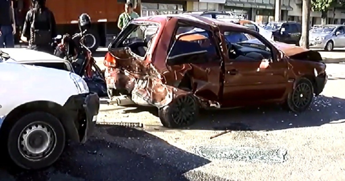 Violento choque en cadena en 27 de Febrero y San Martín | Rosario3