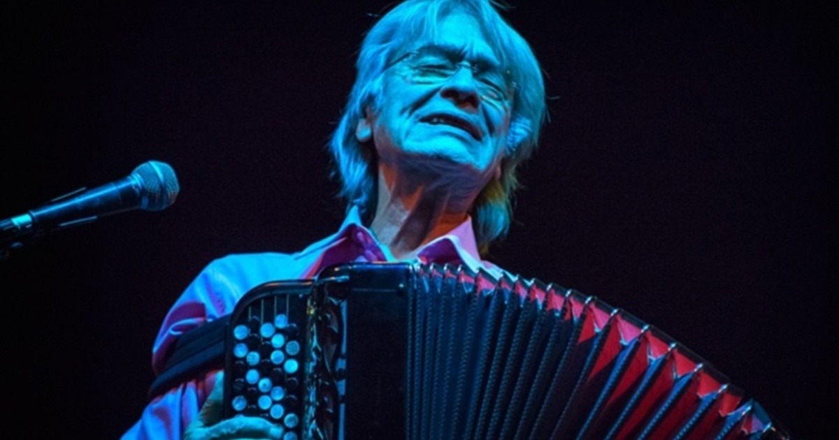 Con acordeón y guitarra, Raúl Barboza celebra 80 años | Rosario3