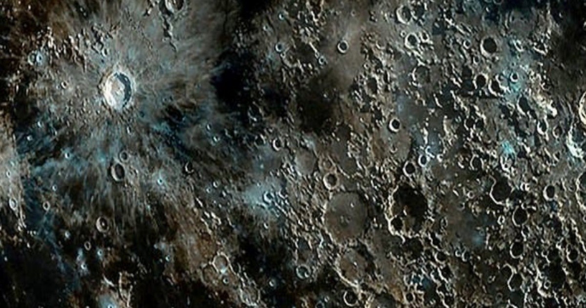 Un fotógrafo logró una toma que muestra los cráteres de la luna en ...