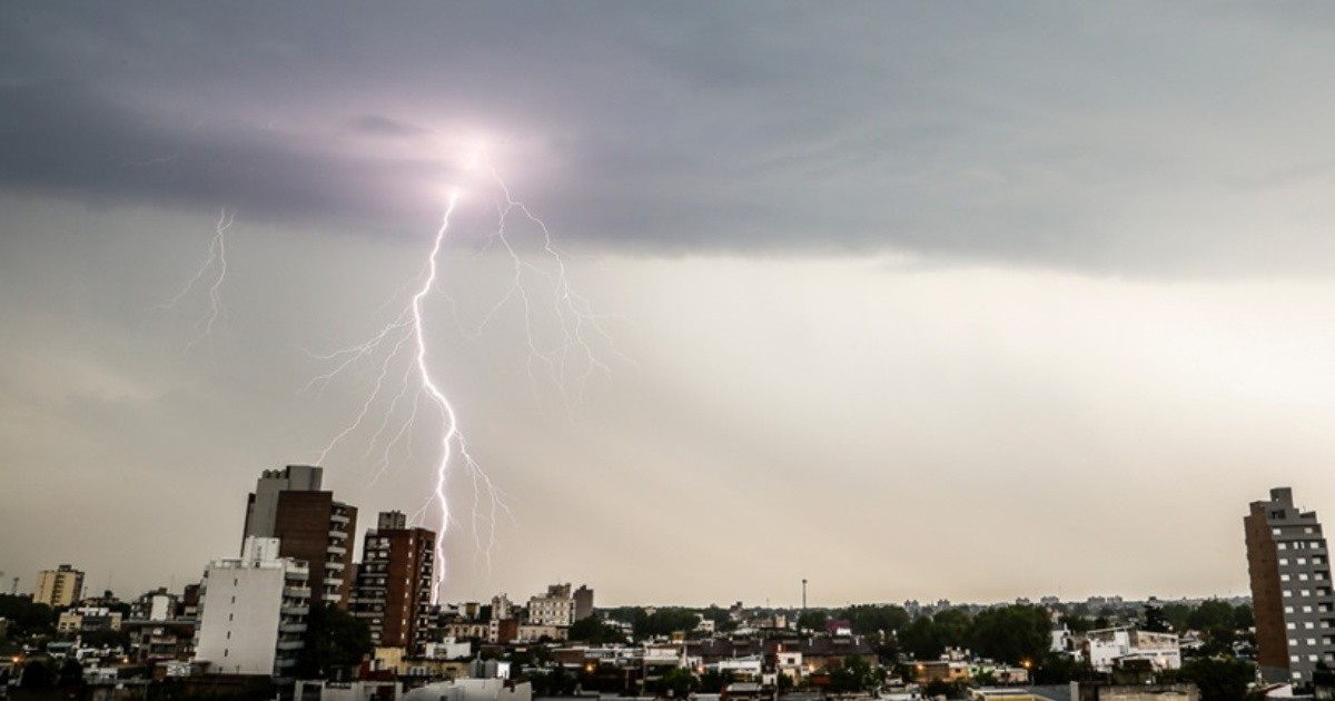 De día y de noche: volvió a caer granizo en Rosario | Rosario3