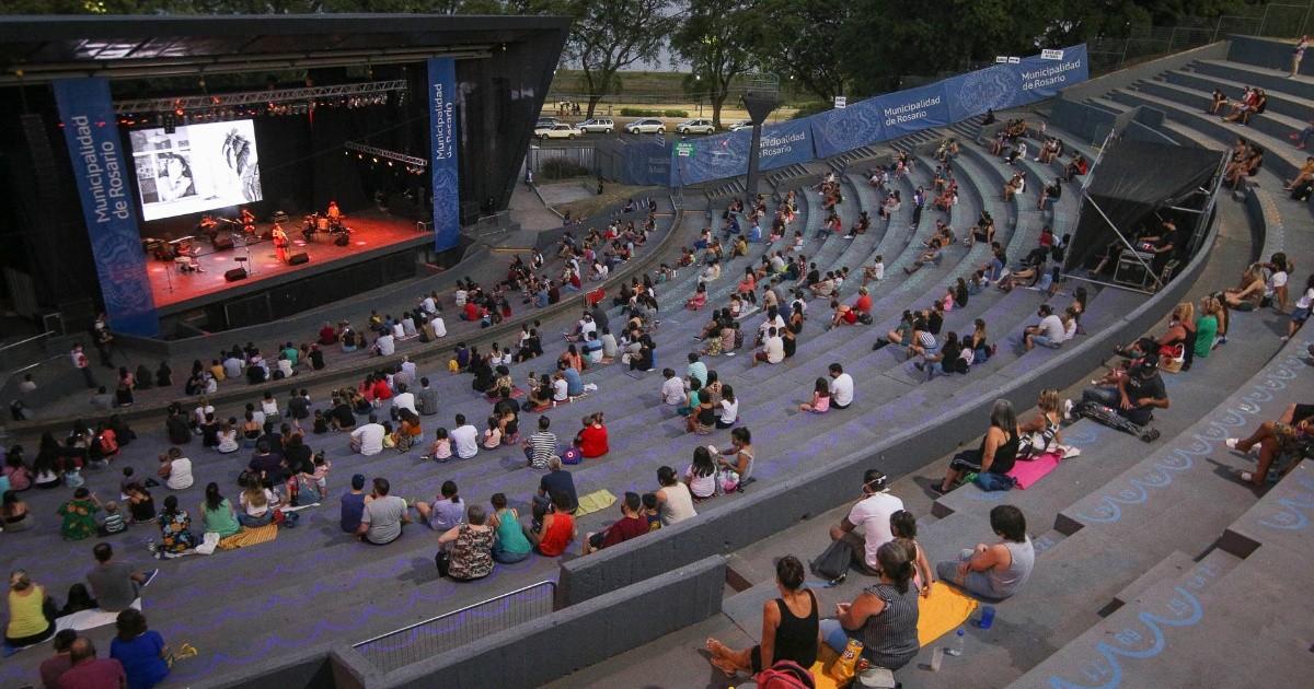 El Anfiteatro volvió con espectáculo y un prolijo protocolo para el ...