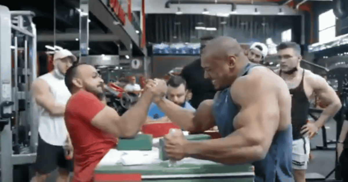 Video: un hombre de 70 kilos derrotó al "culturista más fuerte del ...