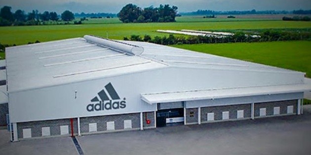 De la mano de una firma argentina, una planta de Adidas reabre sus ...