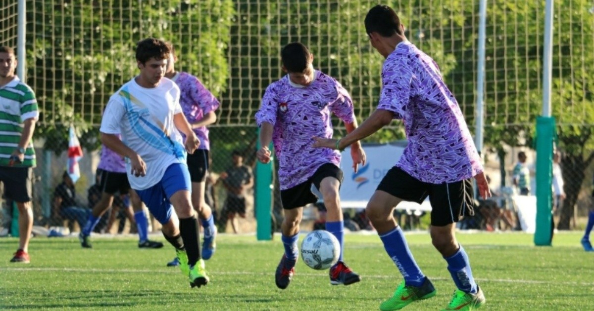 Vuelve el público a los deportes amateurs: ¿qué pasa con el fútbol ...