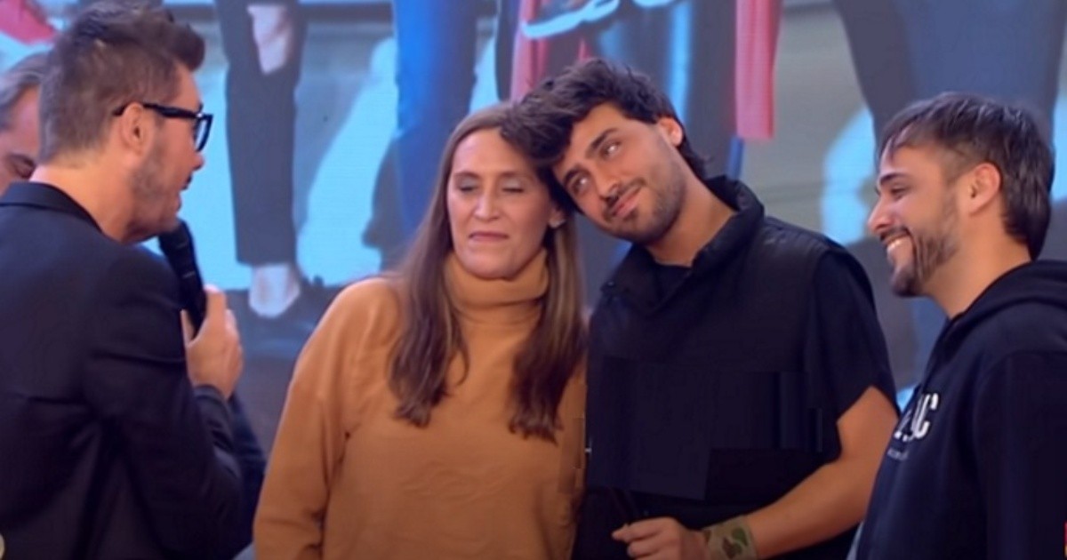 Video: el emotivo reencuentro de Lizardo Ponce y su familia en La ...