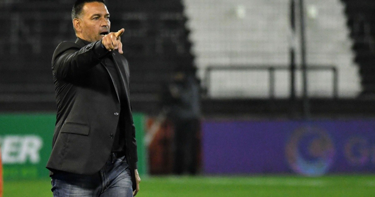 Fernando Gamboa, tras la victoria que deja a su equipo en la cima del ...