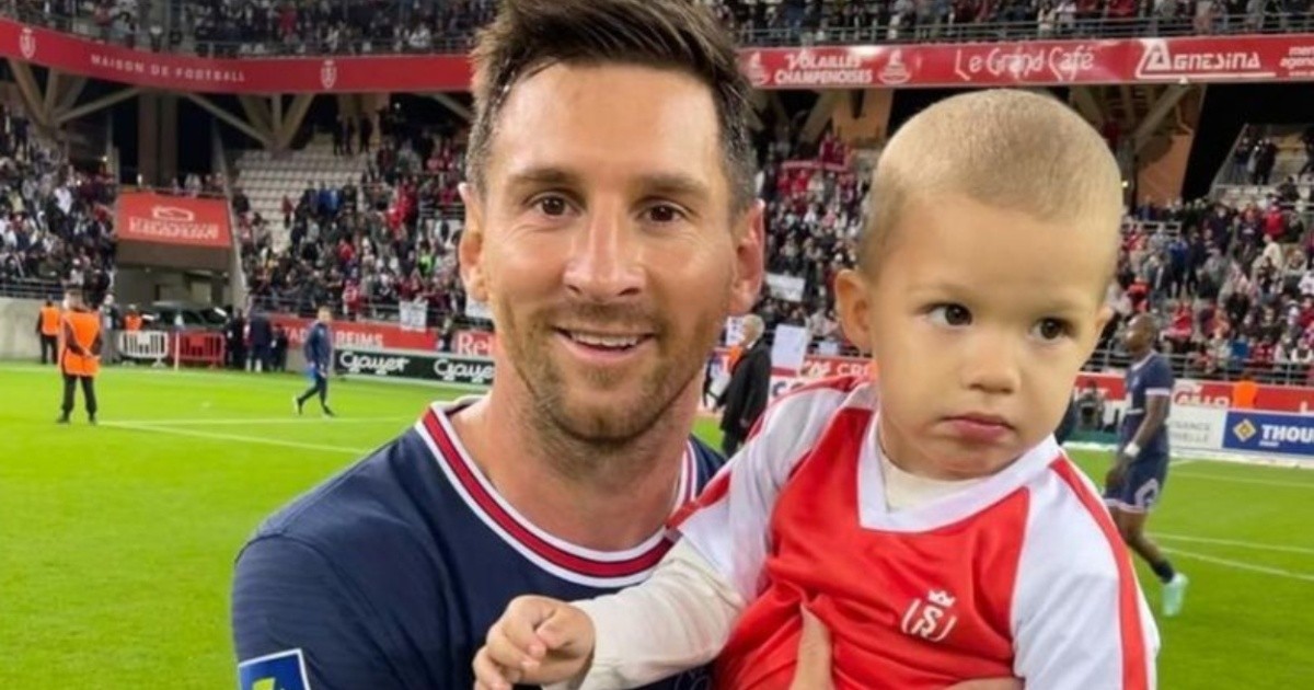 Video: el tierno gesto de Messi con el hijo del arquero de Reims y un ...