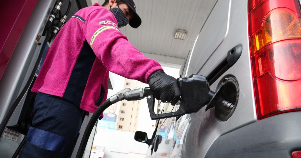 YPF se sumó a Axion y Shell en la suba de combustibles: cómo quedaron los precios en Rosario ...