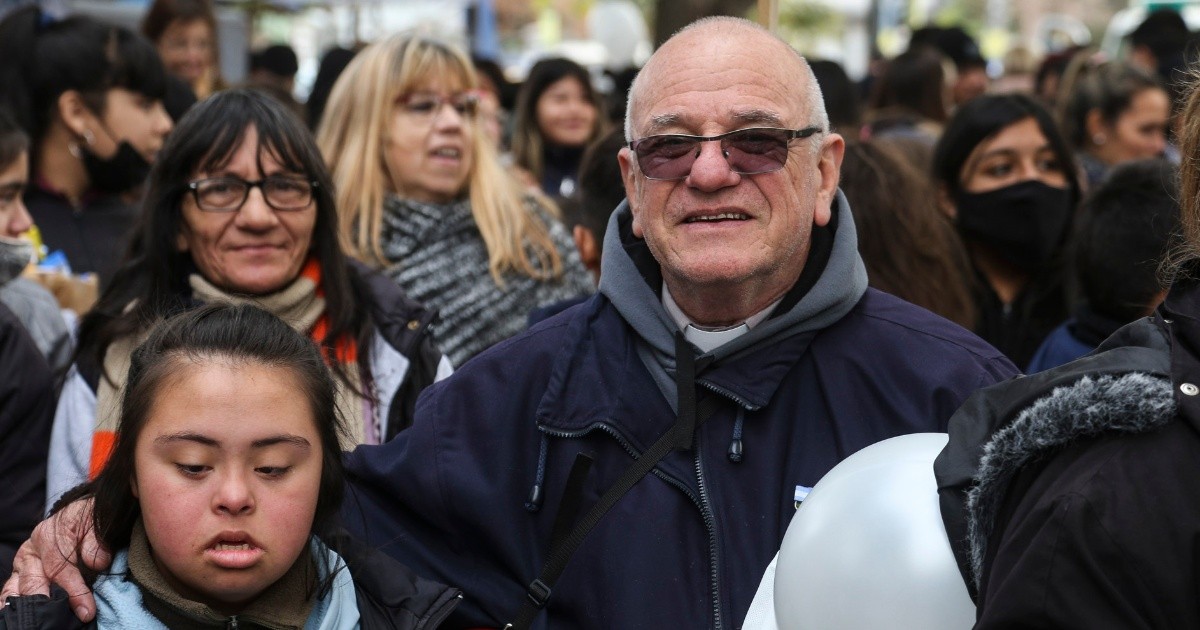 El padre Castricone apuntó al consumo de drogas: “Se nos están muriendo ...