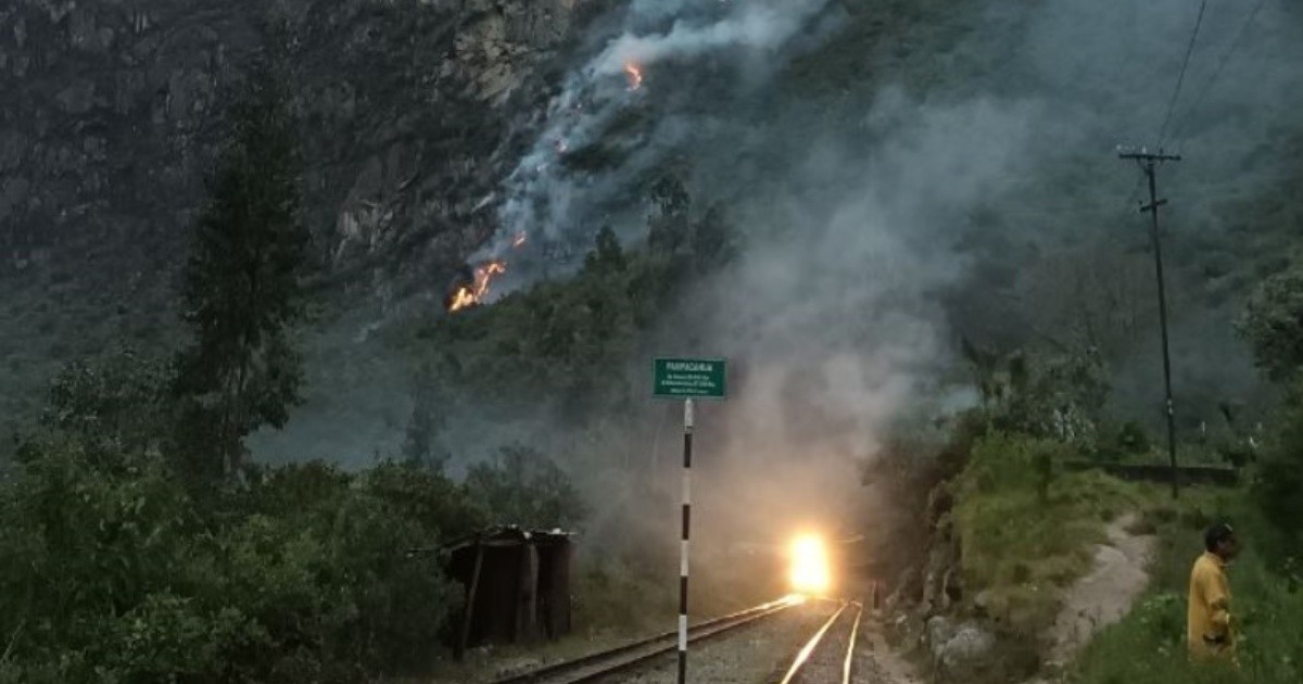 Fotos: tras días de lucha, logran frenar gran incendio en Machu Picchu ...