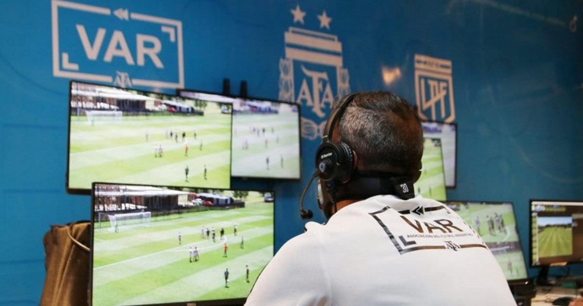 El VAR, esa maquinaria casi perfecta que es manejada por los mismos ...