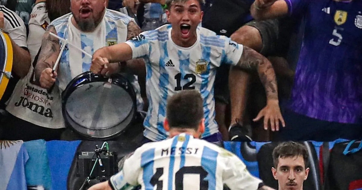 Tiene la mejor foto con Lionel y cuenta con emoción lo que significa: "Parece que estamos Messi ...