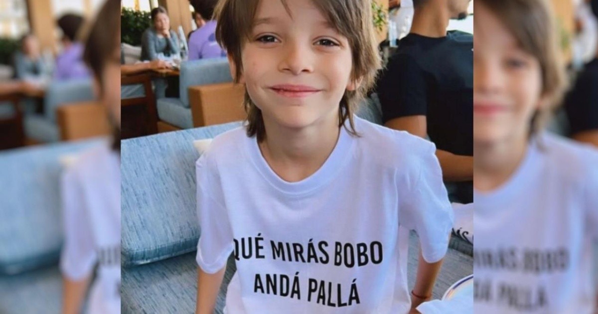 Lolo Tinelli se sumó a la tendencia y lució la remera con la frase de ...