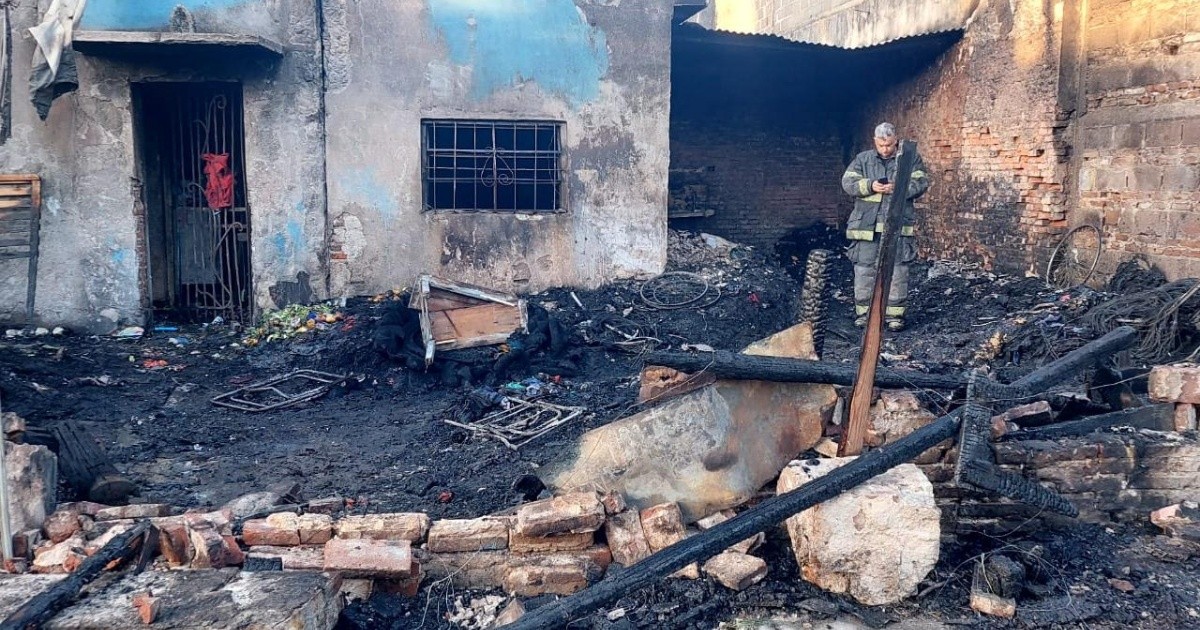 Otra vez se incendió una casa de zona oeste: denuncian que los ...