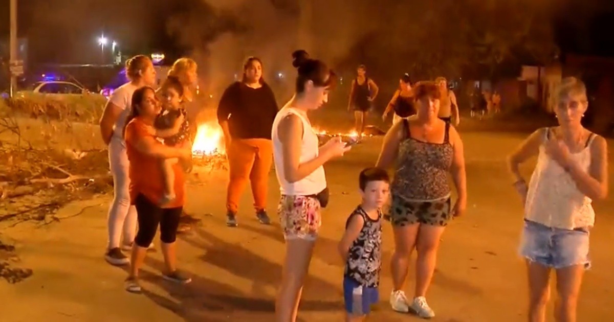 Protesta con piquete en Puente Gallego por el estado de la escuela ...