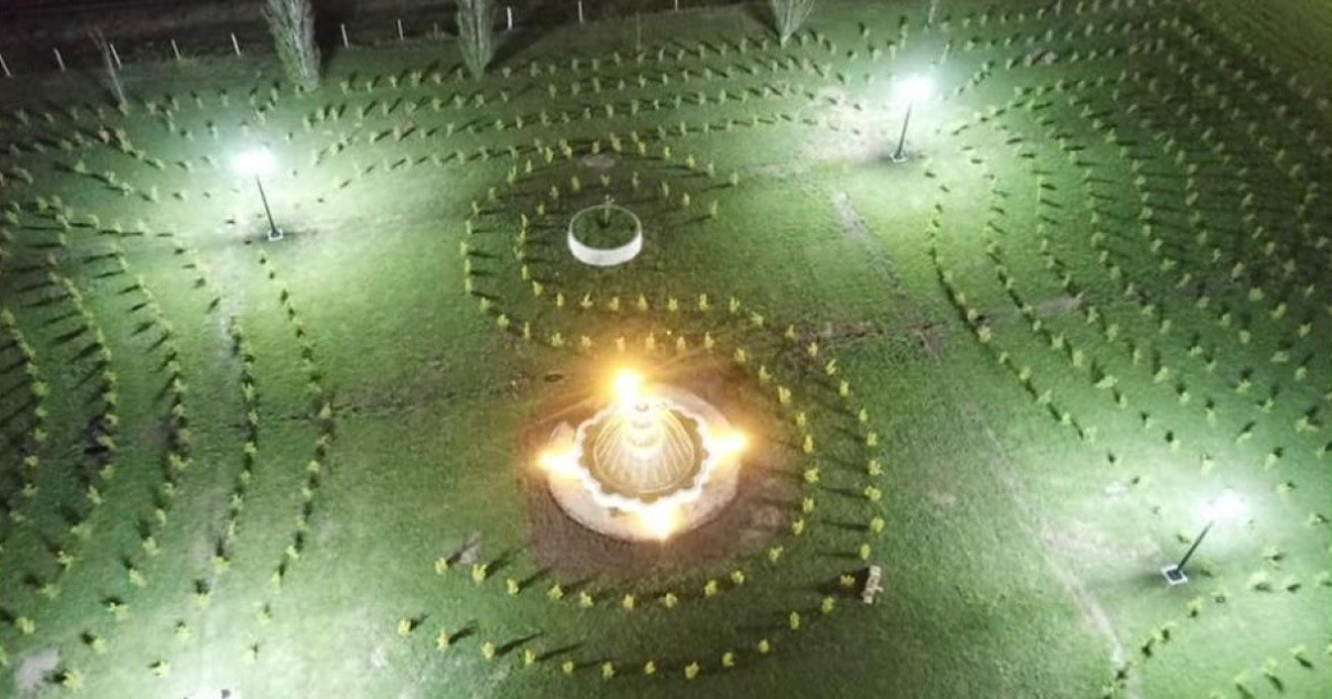 El parque de diversiones con tirolesa, dinosaurios y un laberinto ...