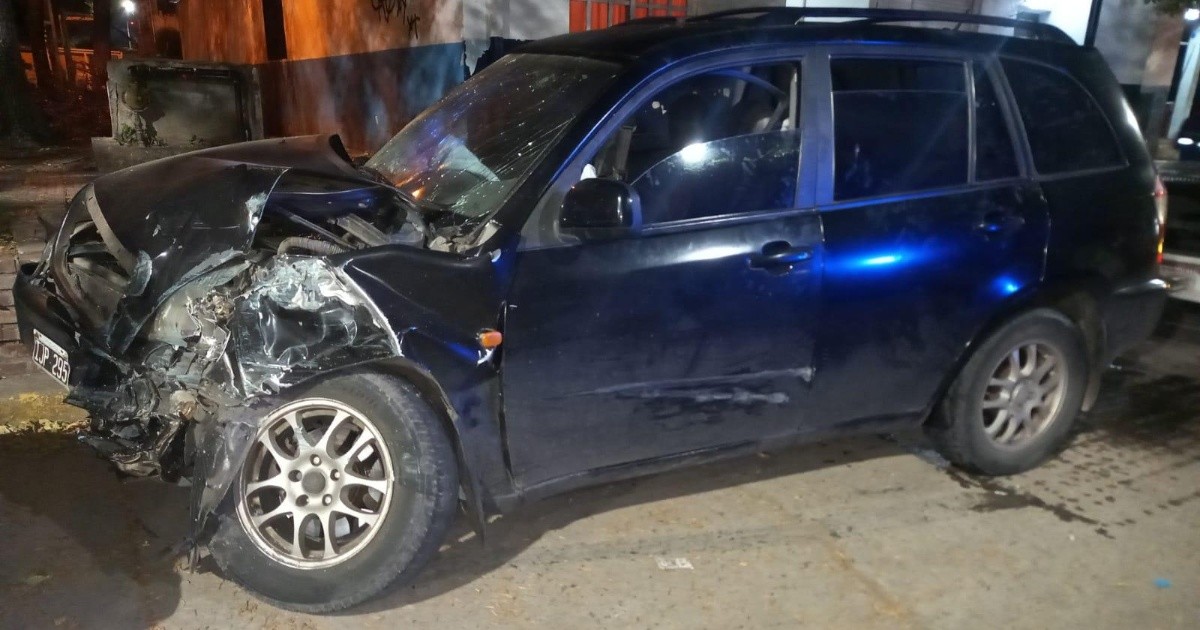 Fuerte choque en zona noroeste: el auto era robado y los ocupantes ...