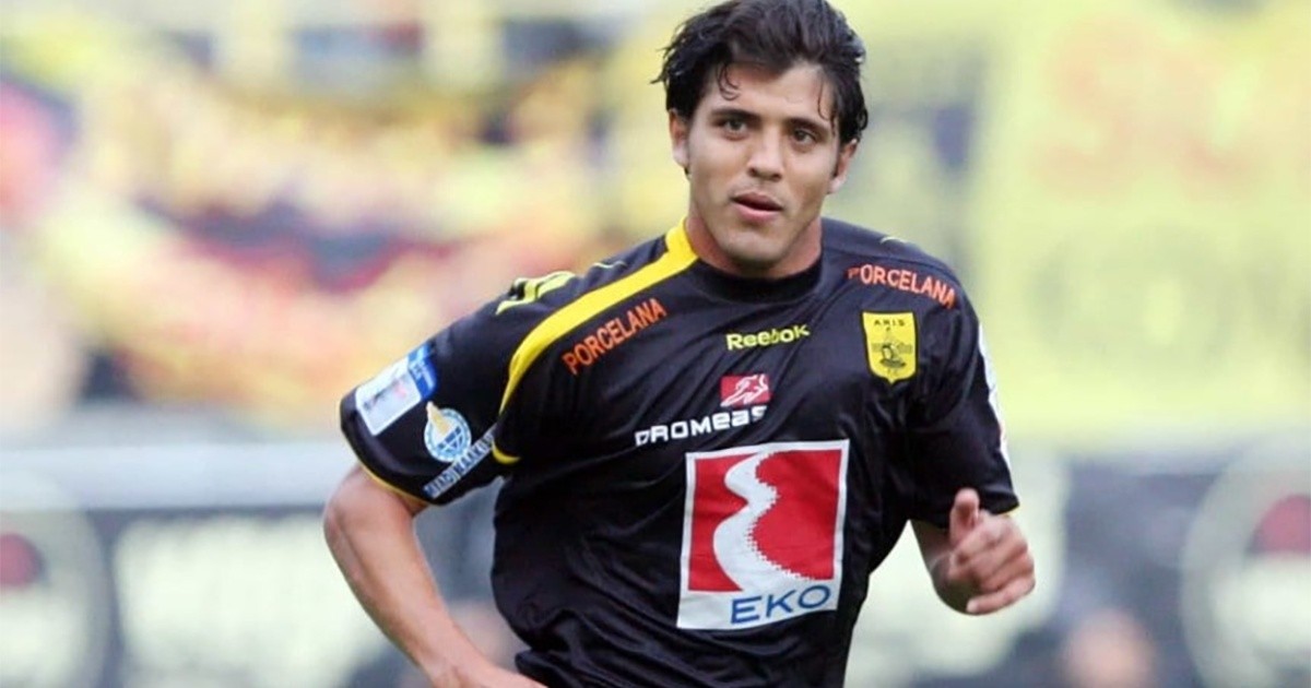 Los 11 titulares de Javier Cámpora: el DT que hacía "cuerpo a tierra" y ...