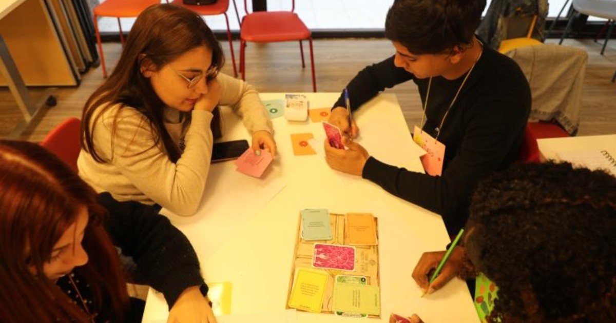 Un juego cocreado con adolescentes para hablar de salud mental | Rosario3