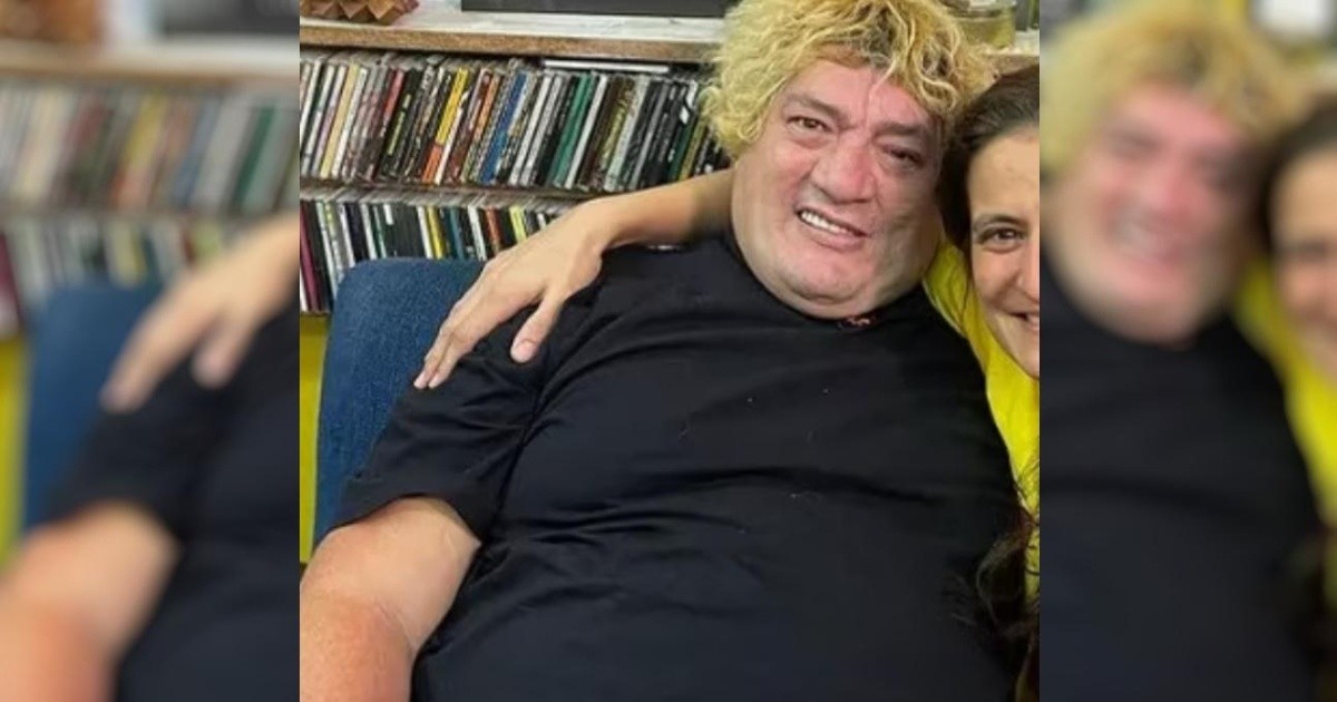 Con micrófono en mano para un documental de tango: la reaparición de ...