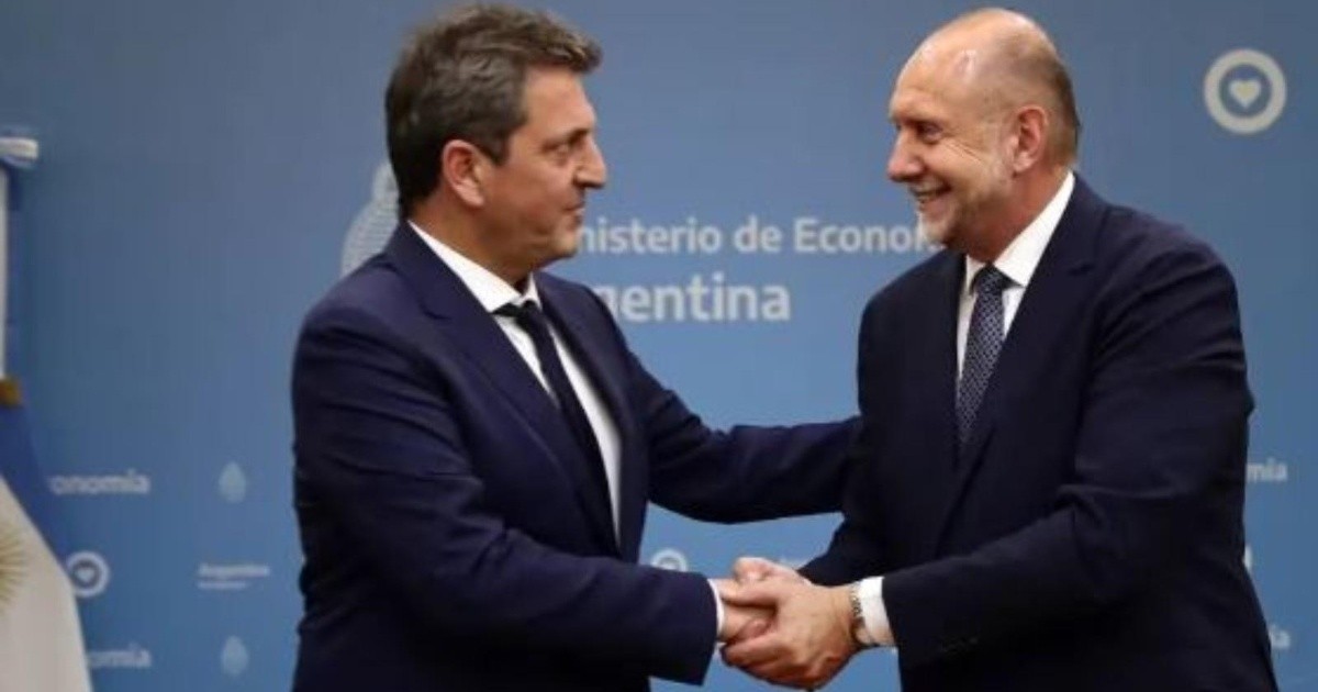 El video de la gira por Rafaela: Omar Perotti al volante, Sergio Massa ...