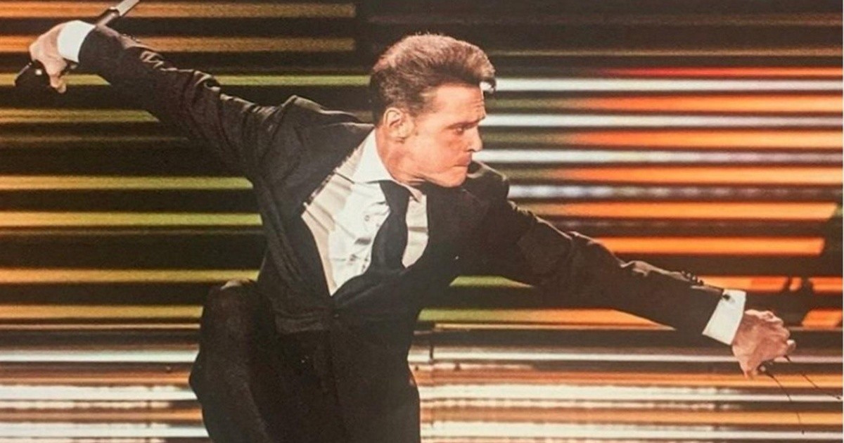 La quiso contar: el porrazo de Luis Miguel en pleno show | Rosario3