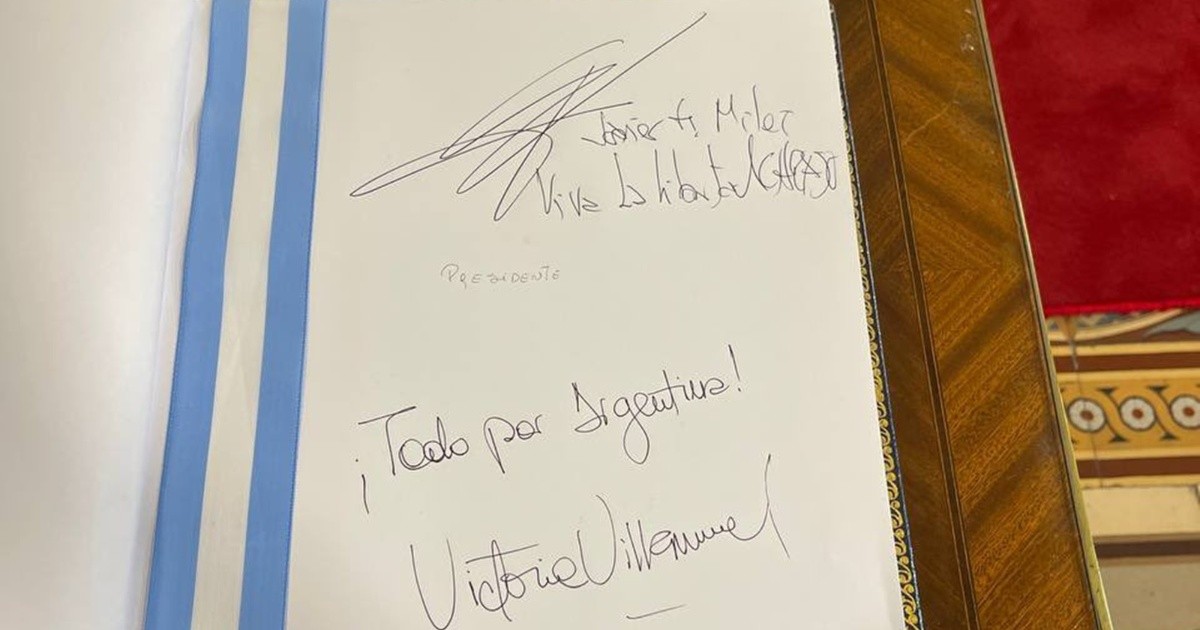 El mensaje fuera de protocolo que dejó Javier Milei en los libros de ...