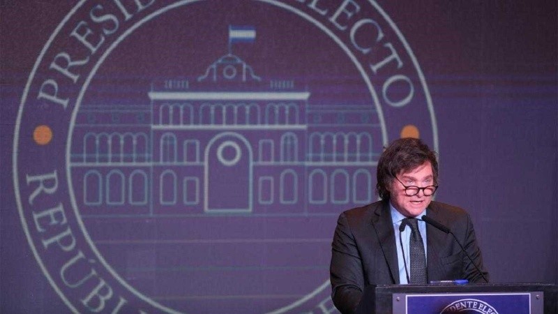 El parecido entre el logotipo de la presidencia de Javier Milei y el utilizado por el ...
