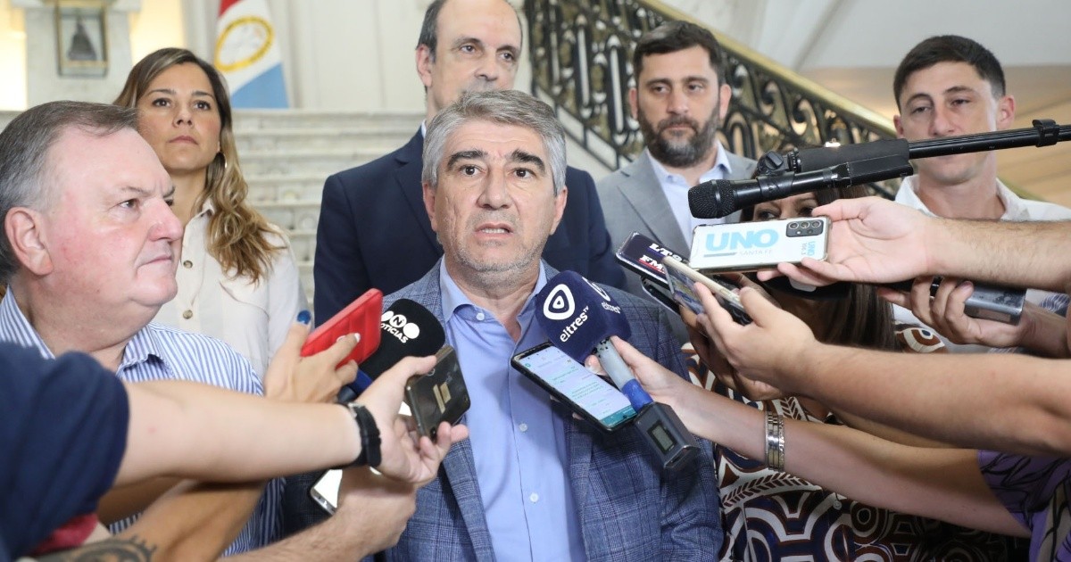 Santa Fe mira el DNU de Milei con cautela: “Se derogan infinidad de ...