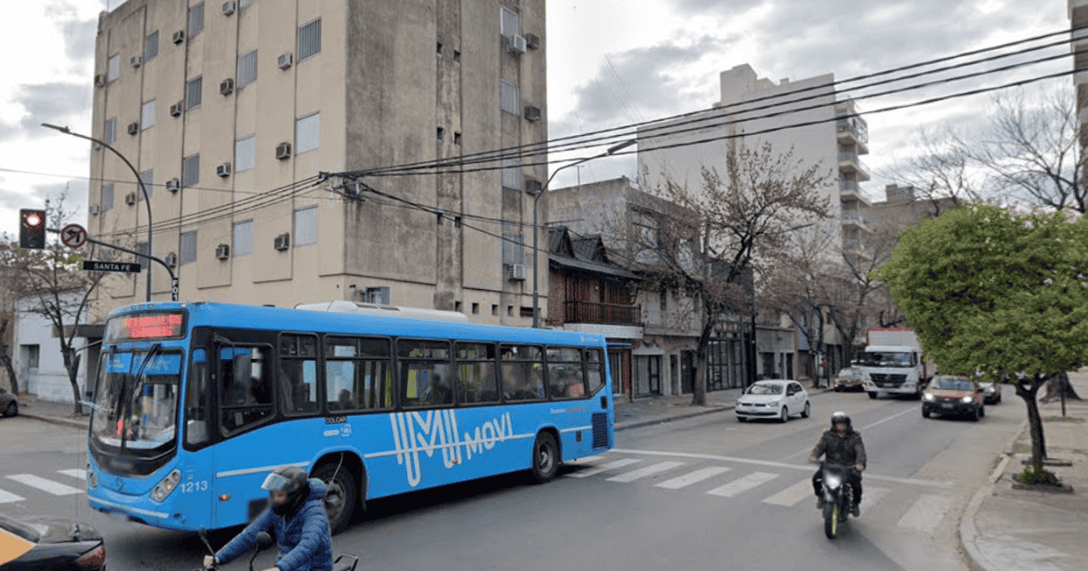 Violencia En Rosario Discutió Con El Chofer Del Colectivo Bajó Y 1823