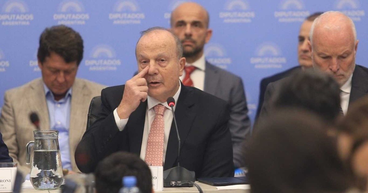 El Gobierno justificó la salida de Ferraro y confirmó el traspaso de ...