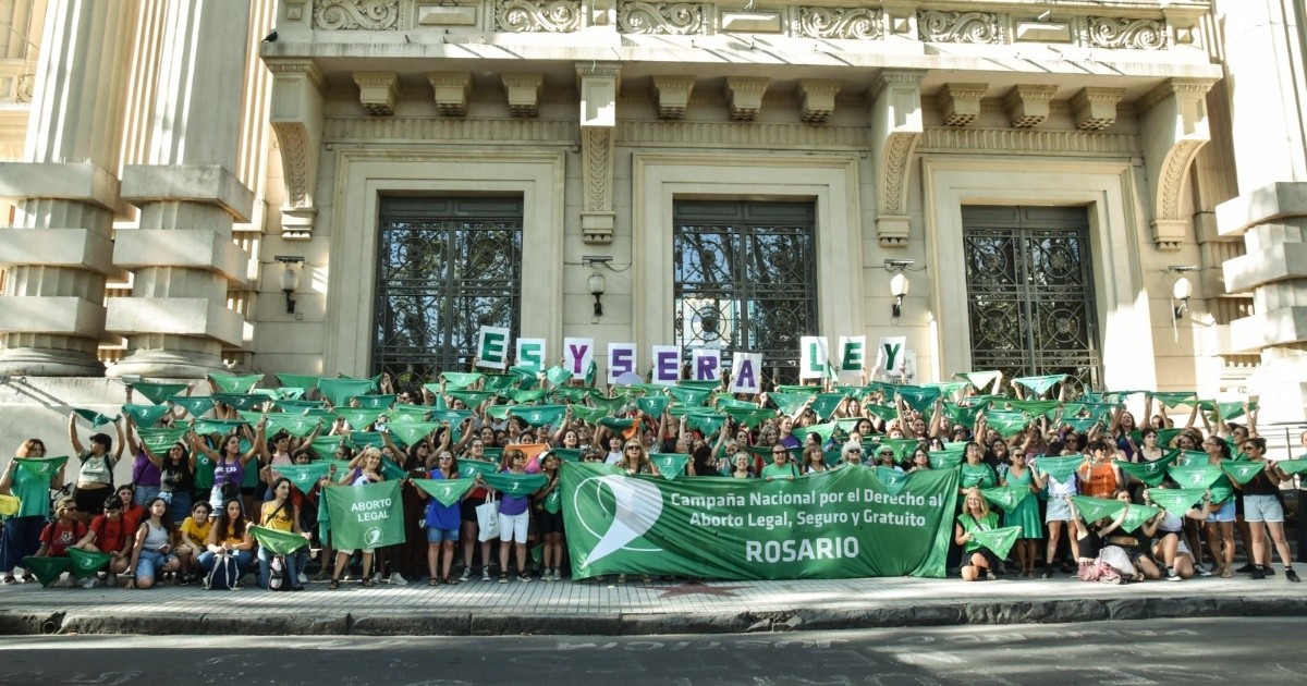 Realizaron pañuelazo en defensa del aborto legal en Rosario y esperan ...