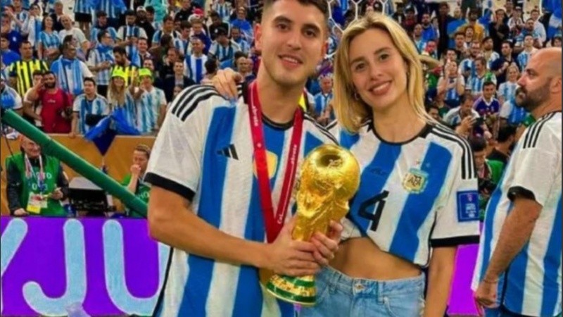 La ex esposa de Exequiel Palacios vendió la medalla y la camiseta del campeón del mundo para ...