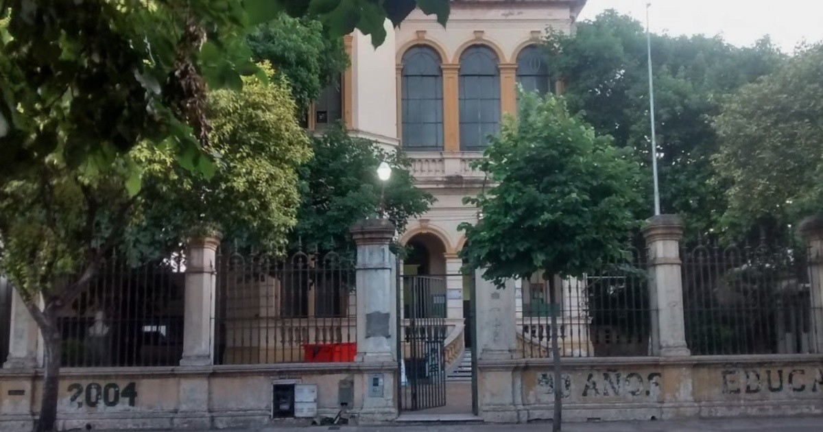 El colegio secundario Guido y Spano se queda en su lugar: el gobierno provincial ofreció un ...