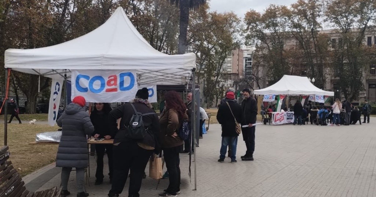 Se instaló la carpa de docentes universitarios en Rosario: "Los ...