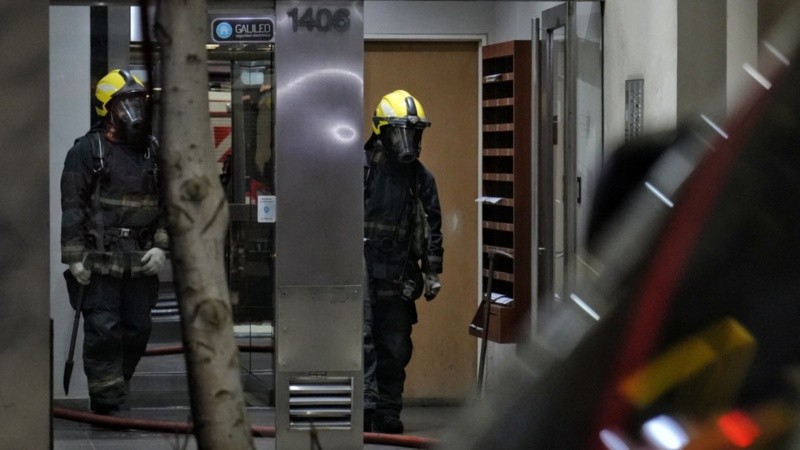 Incendio en un edificio de barrio Abasto: mucho humo, conmoción y vecinos evacuados | Rosario3