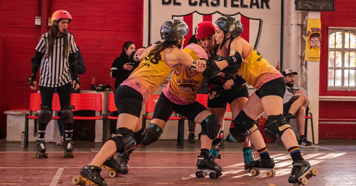 Qué es Roller Derby, el deporte sobre patines que practican cada vez ...