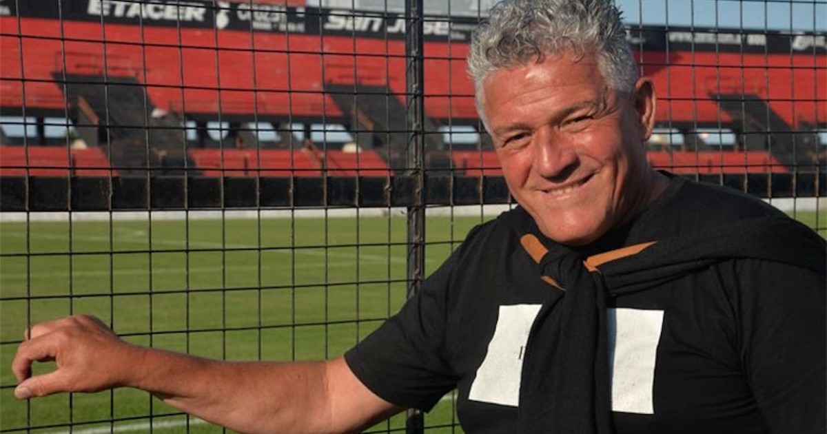 Los 11 titulares de Adrián Coria: su reencuentro con Lionel Messi y un ...