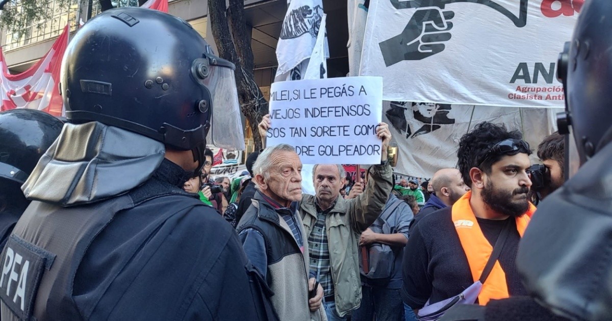 Se activó el protocolo antipiquetes para reprimir la marcha contra el ...