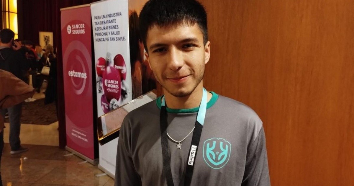 La historia de Tomás: una patada para roja, canilleras hechas con un ...