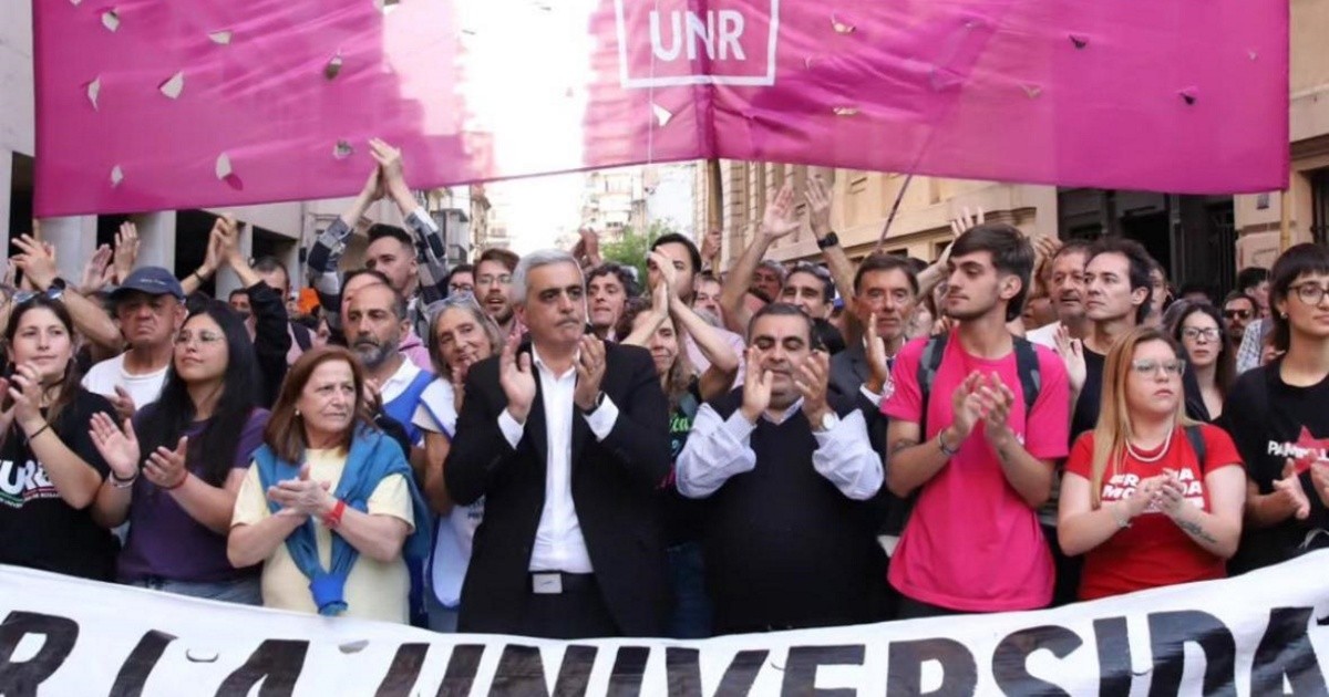 Bartolacci destacó la masiva movilización: "Un abrazo de la sociedad argentina a su universidad ...
