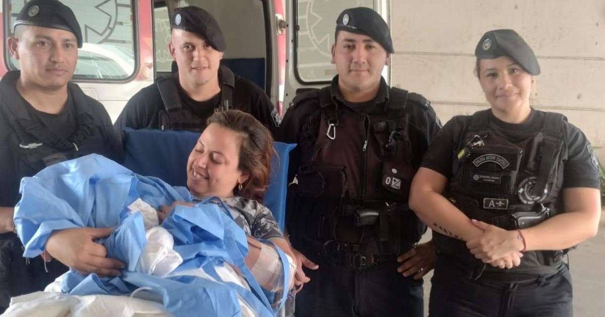 Policías asistieron el parto de una mujer en un patrullero y una agente ...