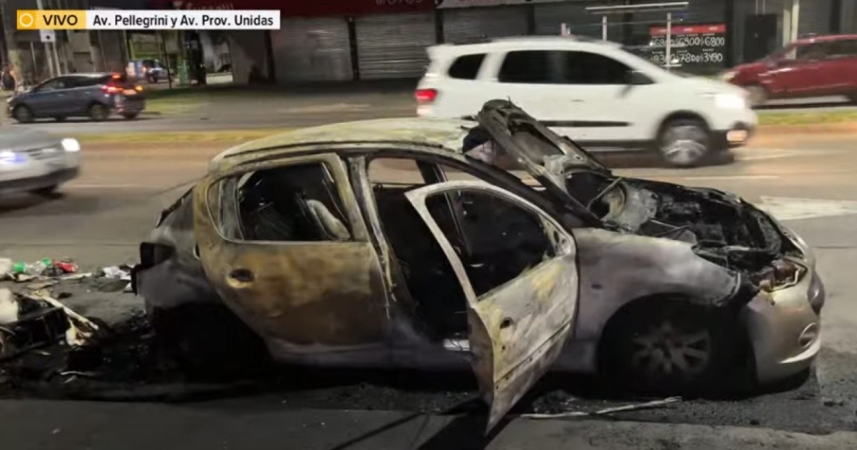 Se prendió fuego un auto en zona oeste y hubo temor de que se ...